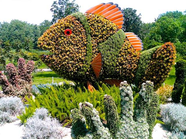 17 Awesome Bush & Shrub Sculptures You Must See To Believe
