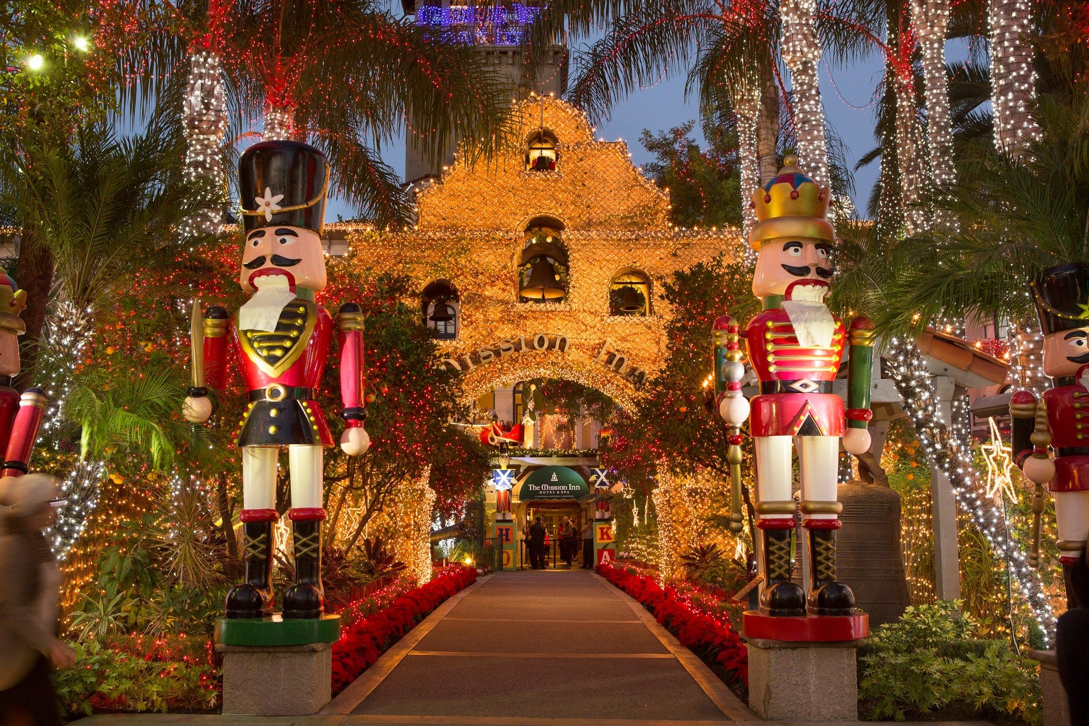 42 of the Best Christmas Light Displays in the United States