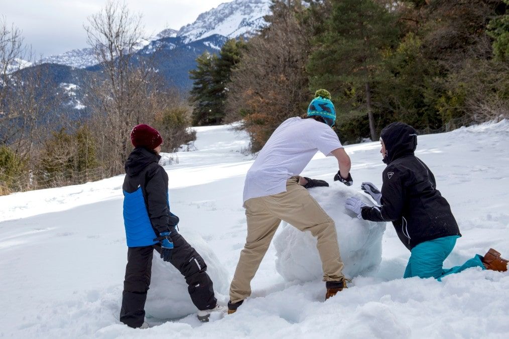 How to Make the Best Snowman Your Neighbors Have Ever Seen