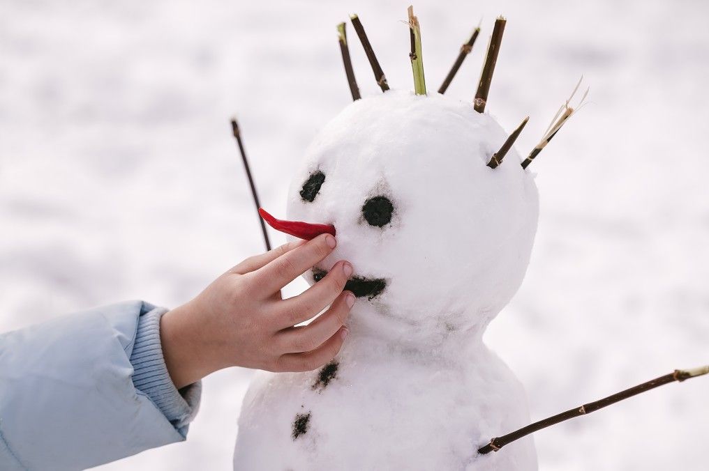 How to Make the Best Snowman Your Neighbors Have Ever Seen