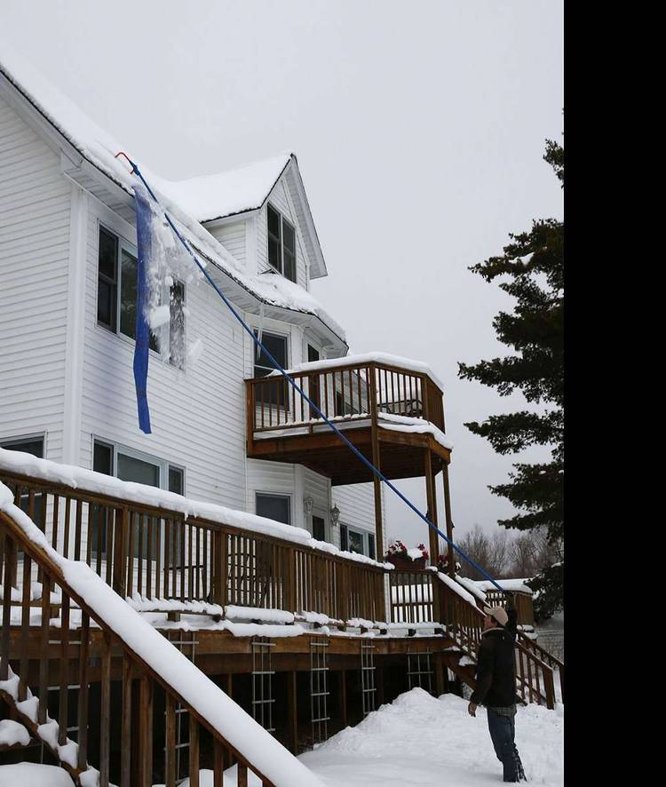 Best Roof Rakes You Will Find [Winter 2020-21]