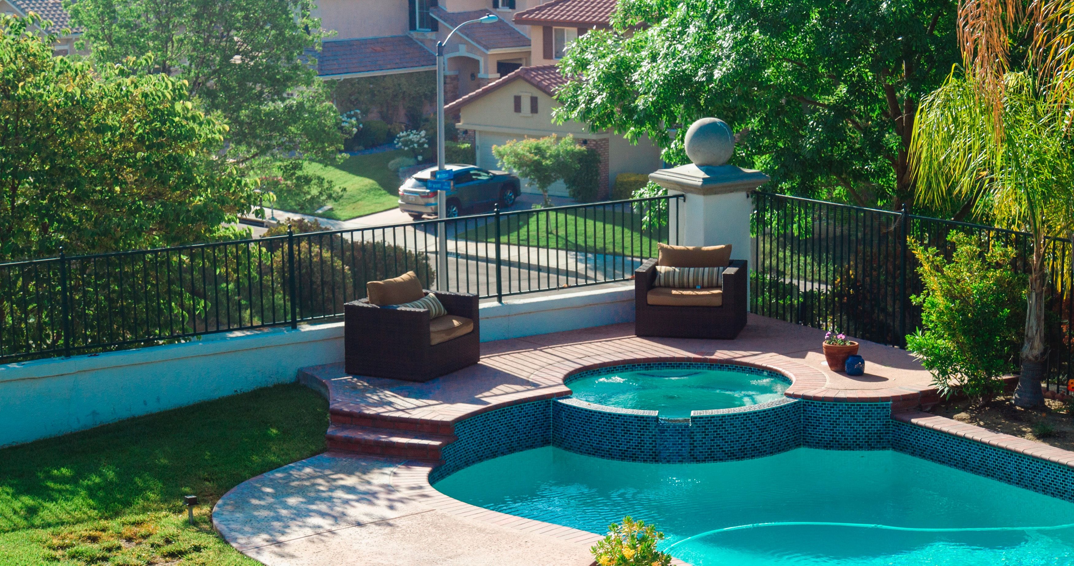 11 Social Front Yard Ideas