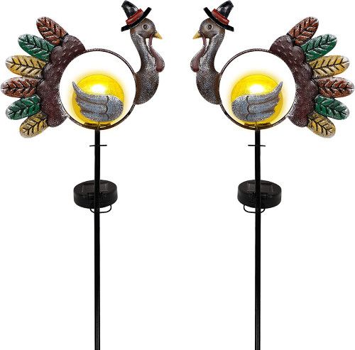 12 Charming Thanksgiving Decorations For Your Yard or Garden