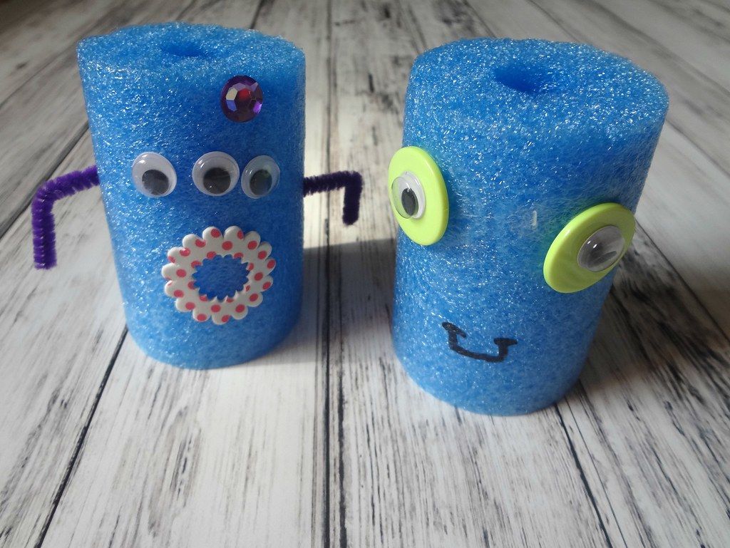 65 Fun & Creative Christmas Decorations Made From Pool Noodles