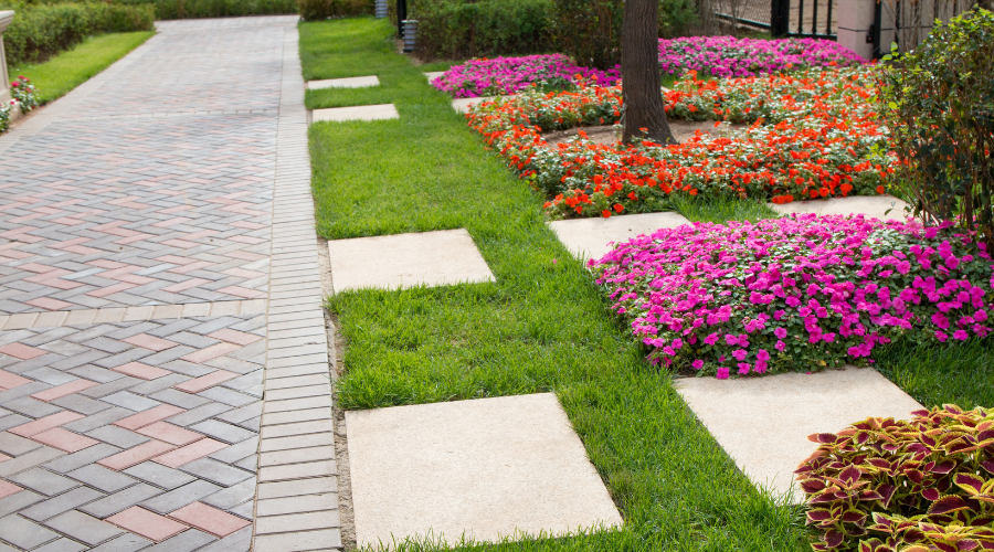 40 Awesome and Cheap Landscaping Ideas
