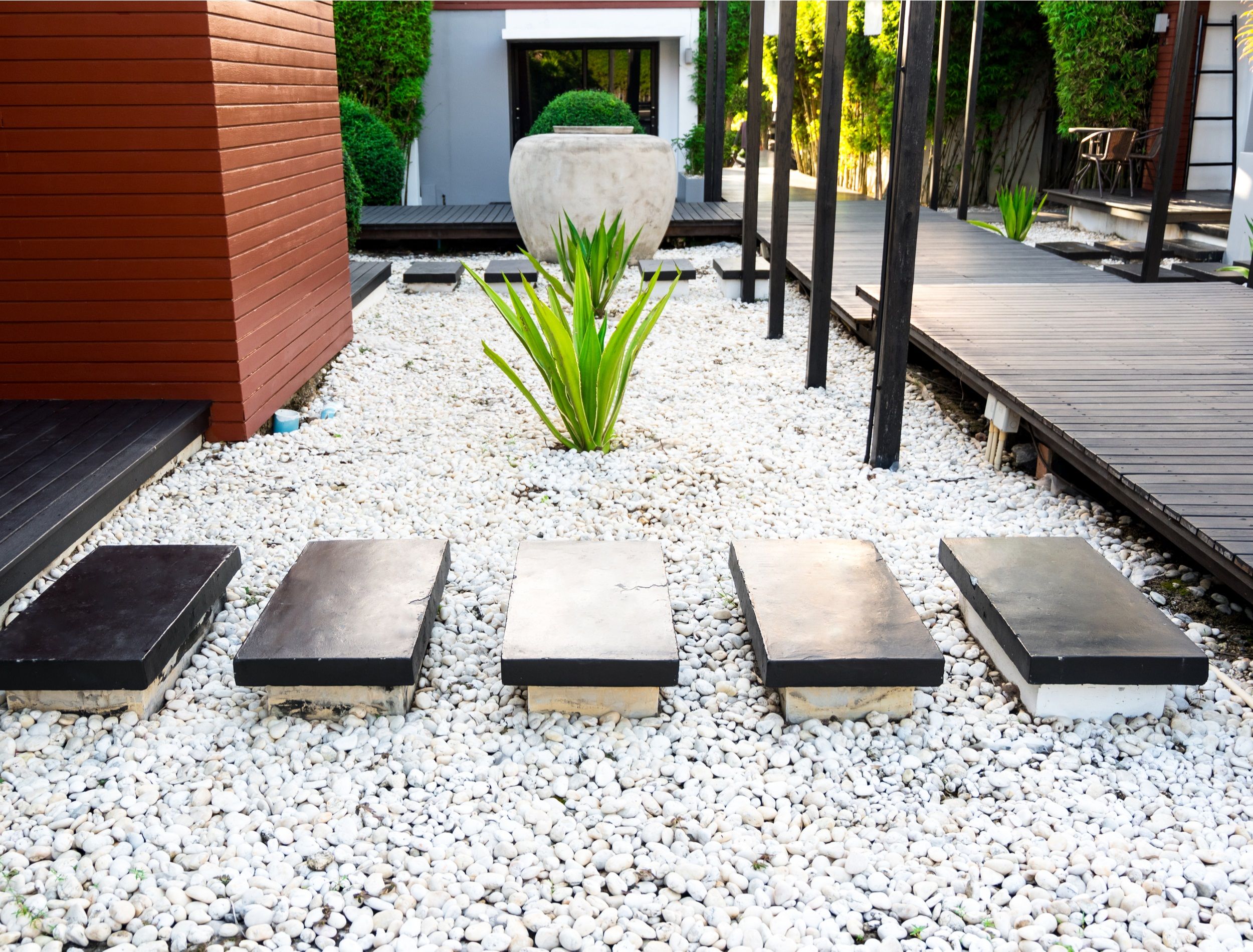 7 Benefits of Using Rocks Instead of Mulch In Your Garden