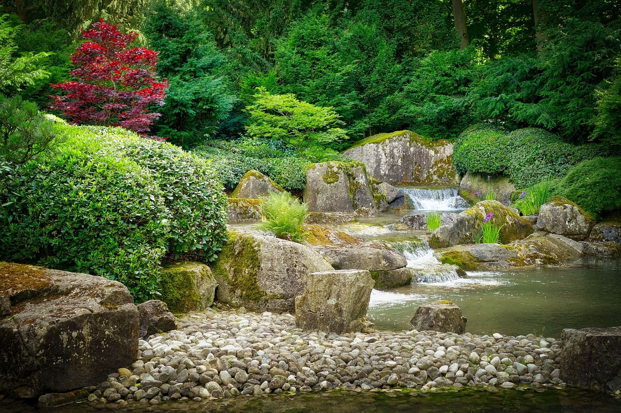 7 Benefits of Using Rocks Instead of Mulch In Your Garden