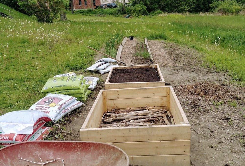 5 Cheap Ways to Fill Your Raised Garden Beds