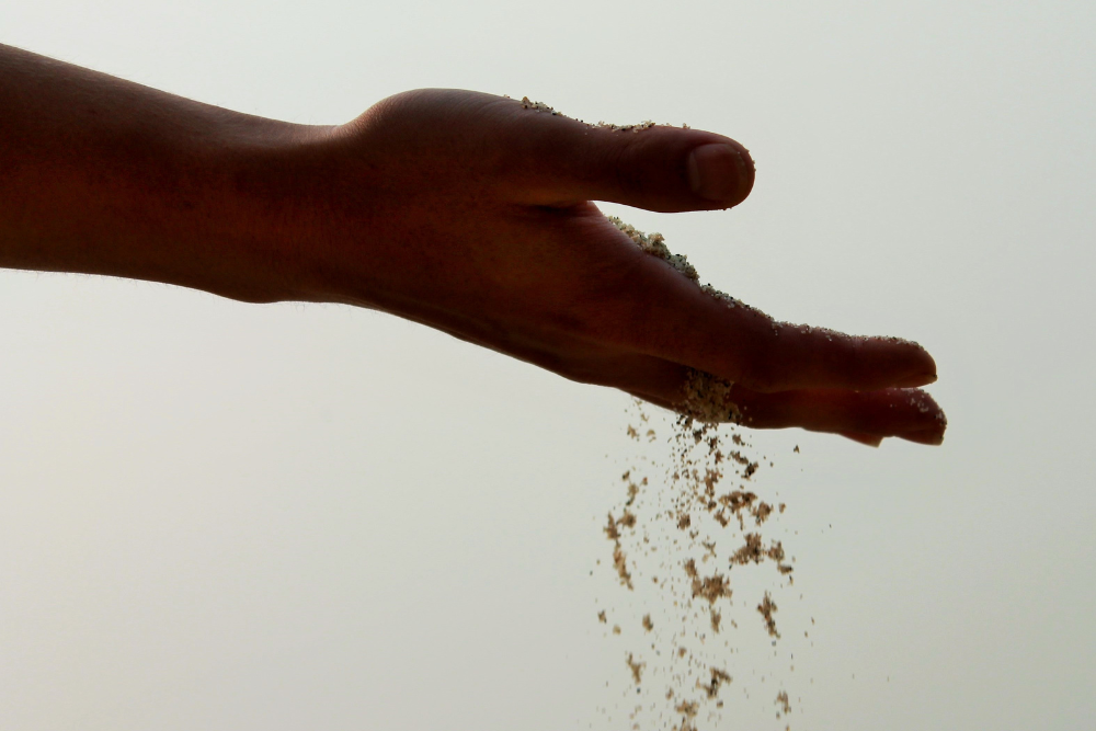 4 Reasons to Use Sand on Your Lawn