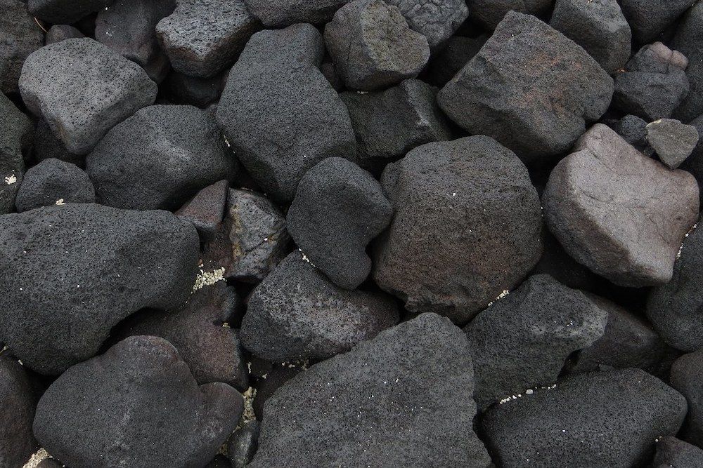 7 Best Materials For the Bottom of Your Fire Pit