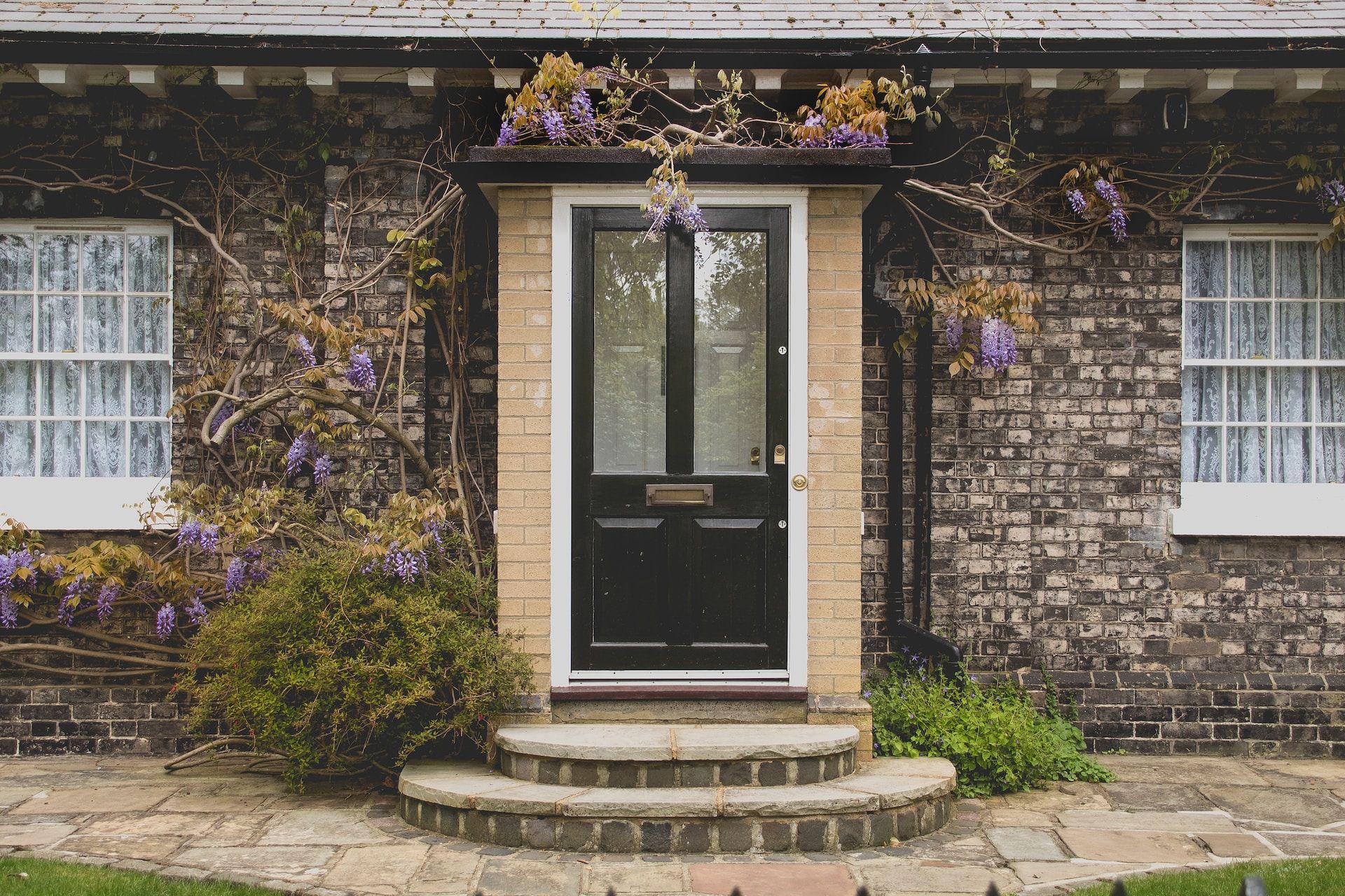 10 Beautiful Black Front Door Ideas to Update Your Entrance