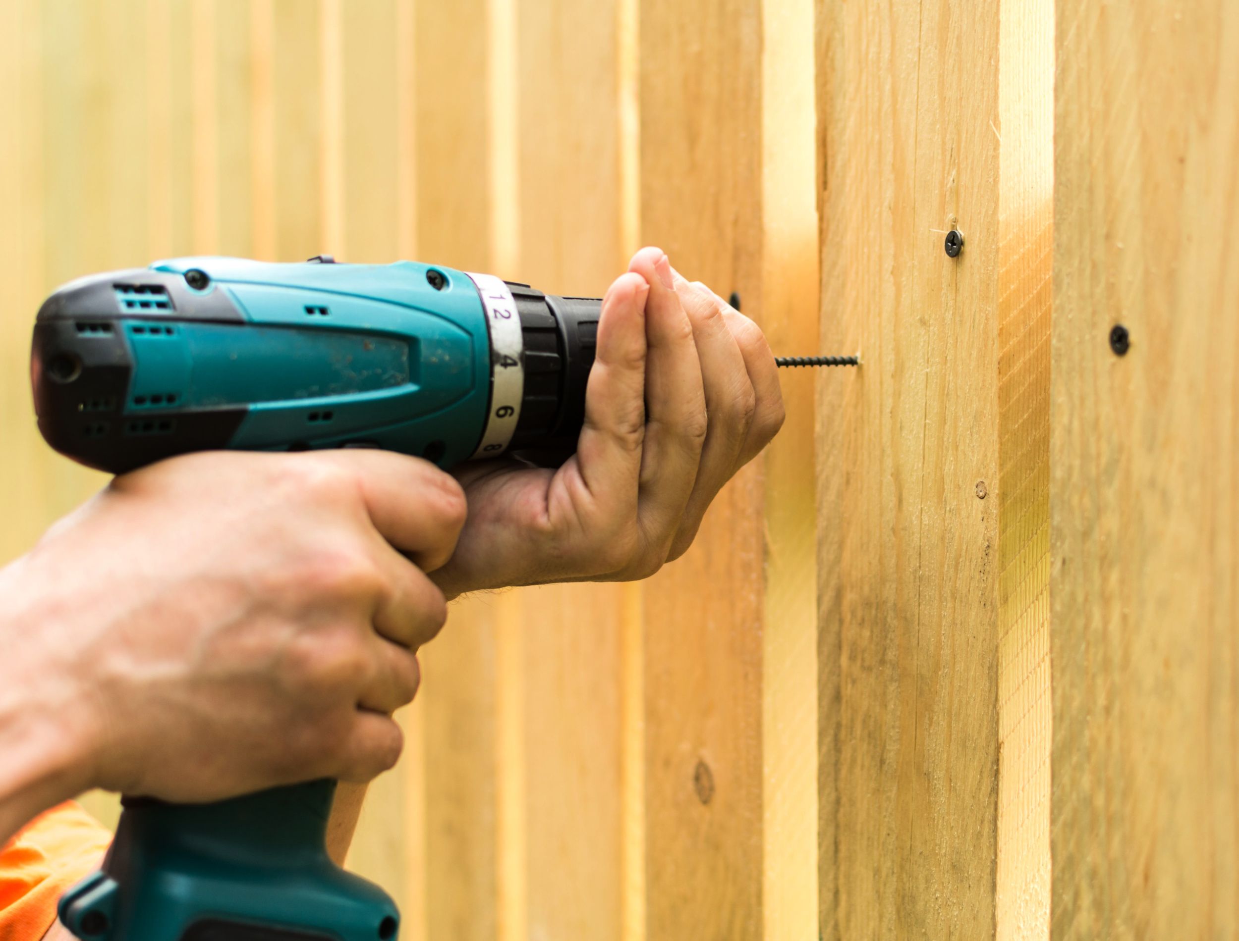 7 Reasons Why Fall and Winter Are the Best Seasons to Install a Fence