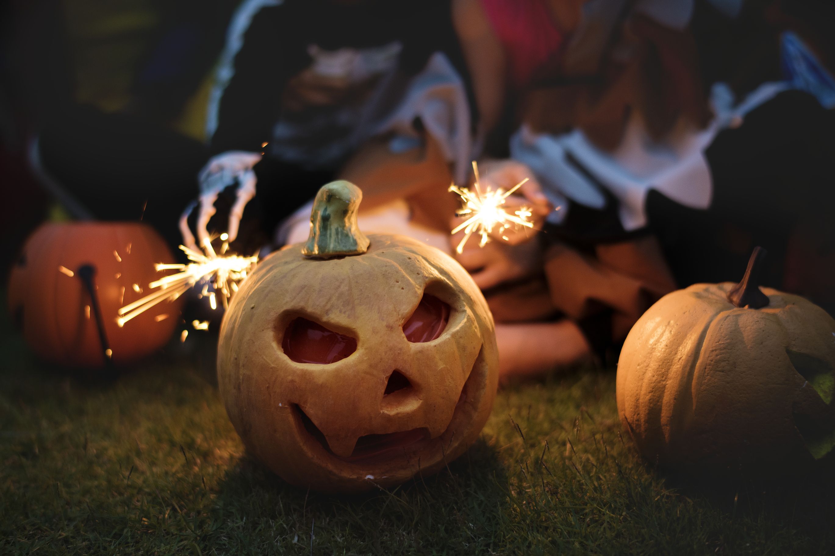 8 Outdoor Halloween Party Ideas For a Spooky Good Time