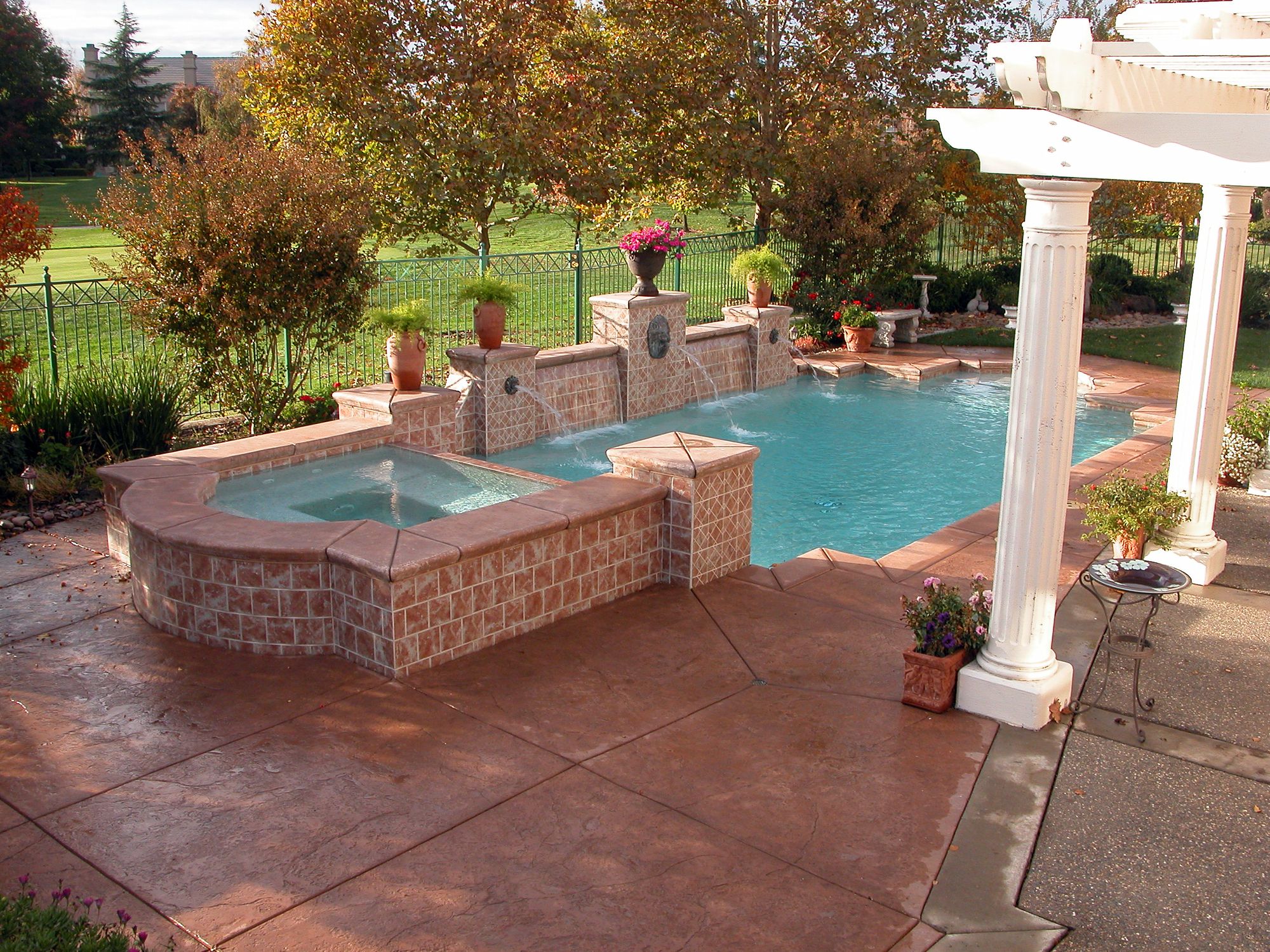 4 Ways to Keep Fall Leaves Out of Your Pool