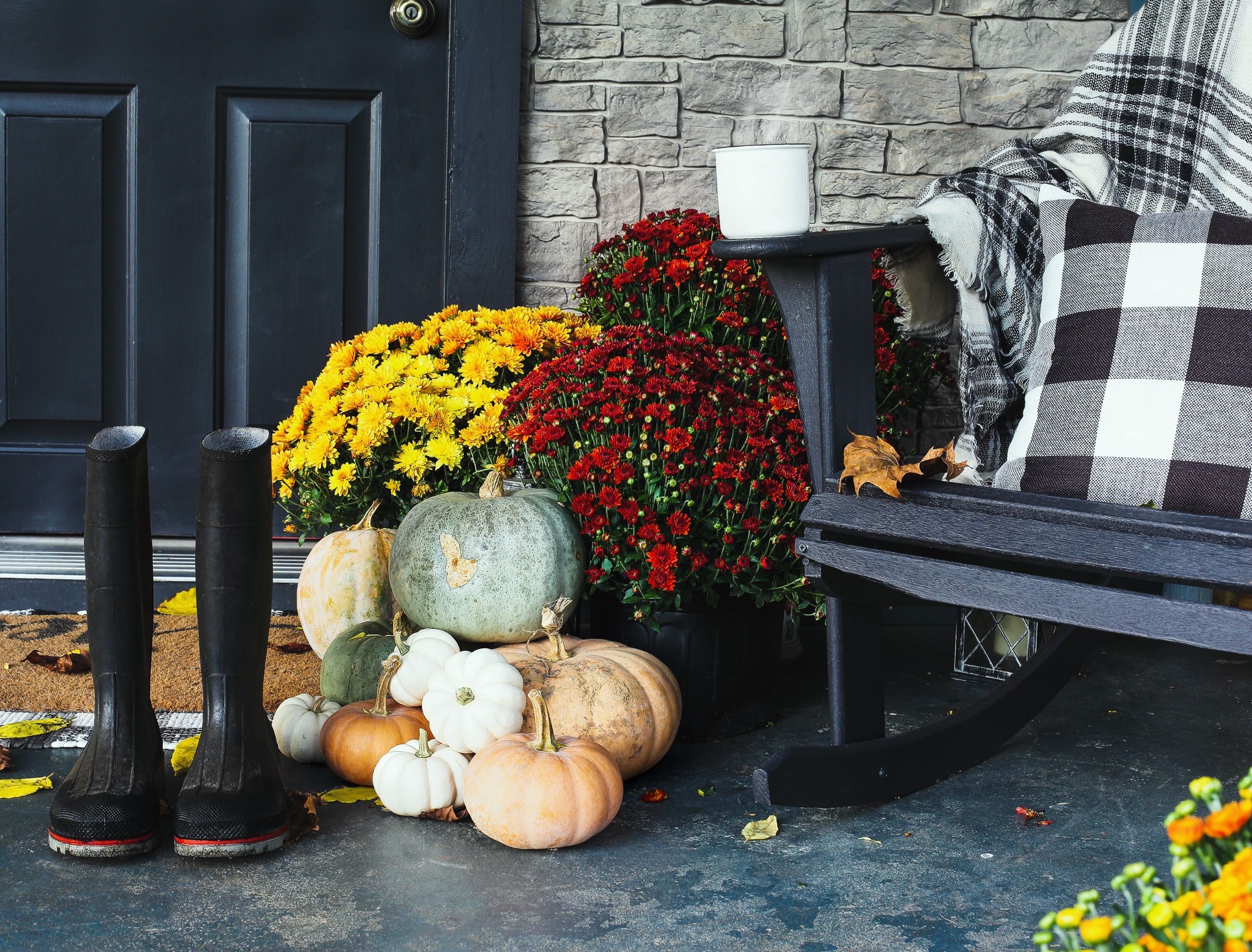 7 Fall Front Porch Ideas For a Welcoming Entrance