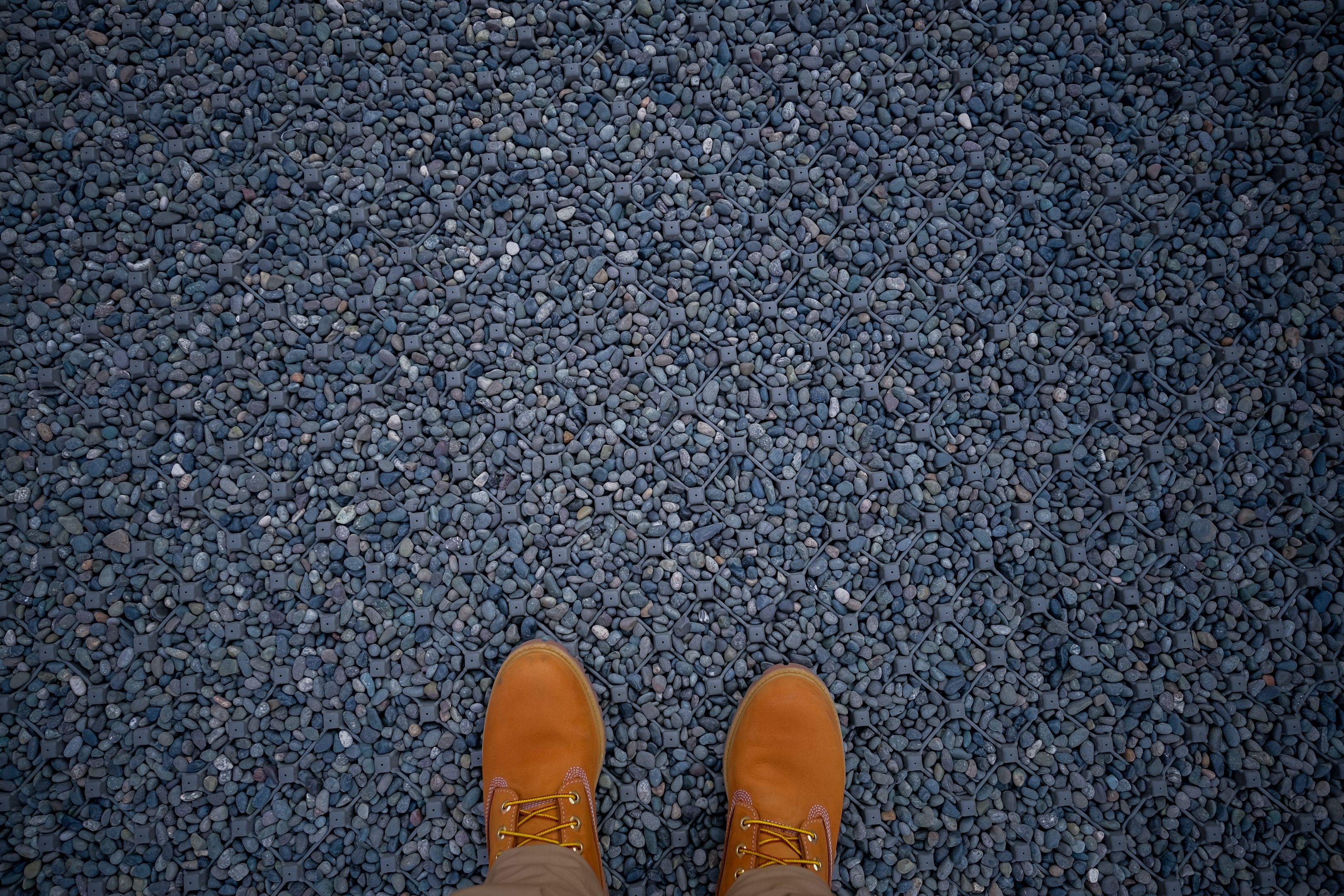 8 Black Gravel Driveway Ideas