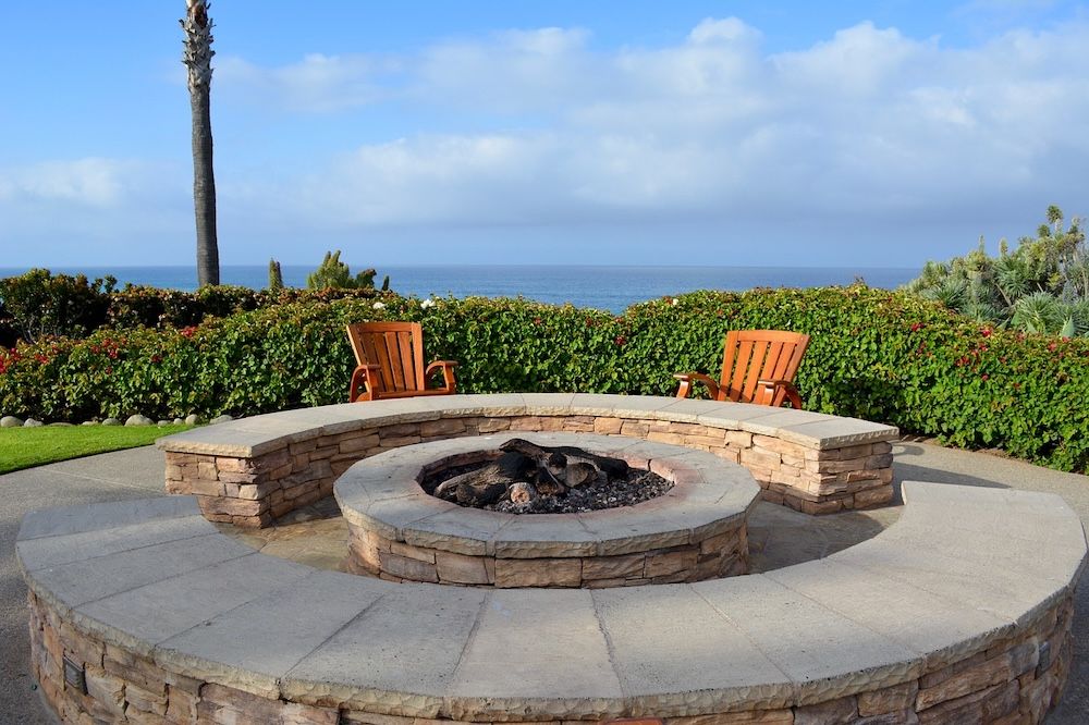 15 Fire Pit Seating Ideas Perfect For Backyard Entertaining