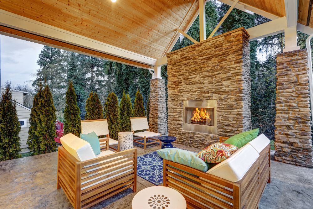 6 Outdoor Fireplace Ideas For a Cozy Backyard