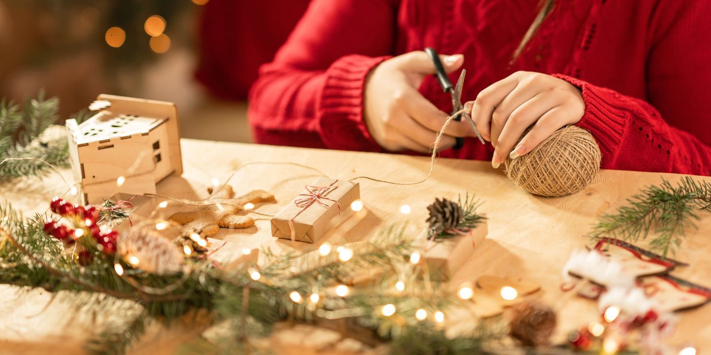 Use a Pool Noodle to Make a DIY Christmas Garland