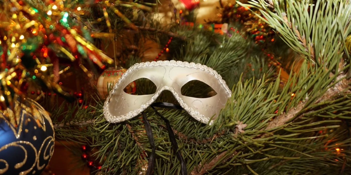 Bold Black Christmas Tree: Get Inspired With these Ideas