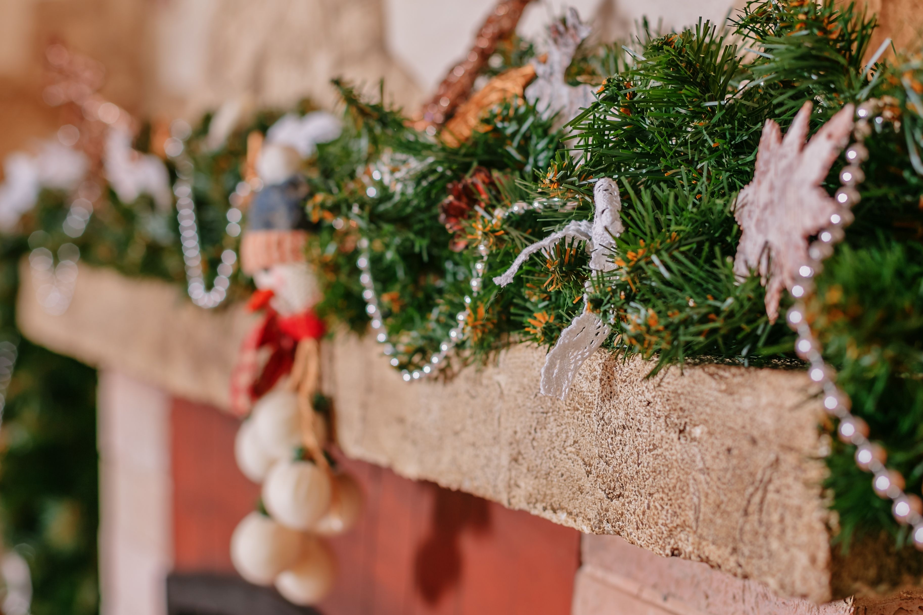 Turn a Pool Noodle Into a Gorgeous Christmas Garland