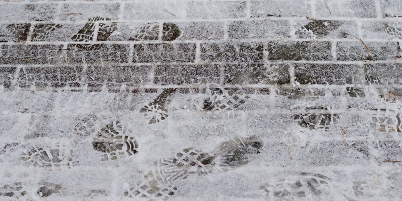 How to Use Baking Soda to Melt Snow