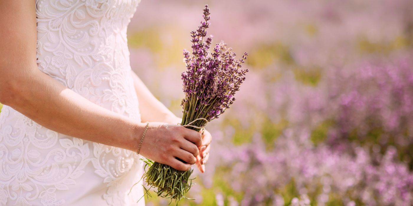 5 Beautifully Aromatic Herbs and Fragrant Flowers for Weddings