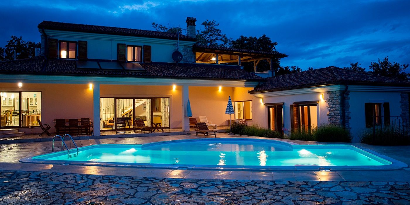 Brighten Up Your Poolscape With Lighting