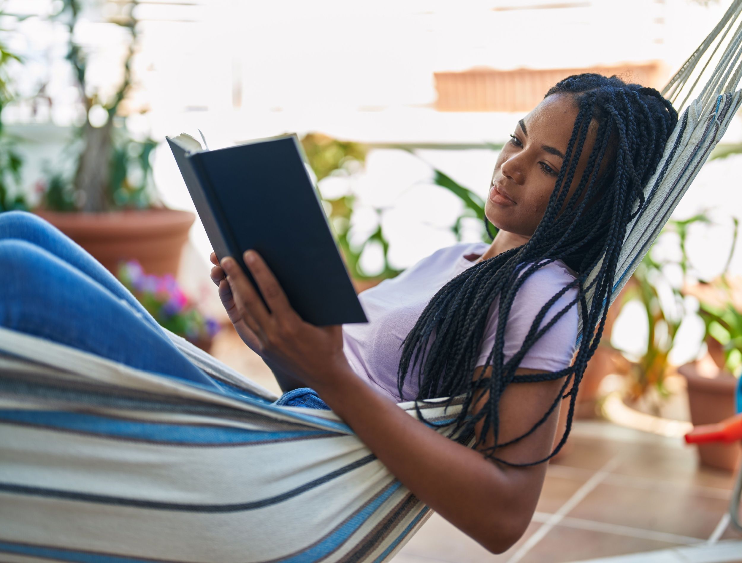 6 Ways to Build a Cozy Reading Nook in Your Garden