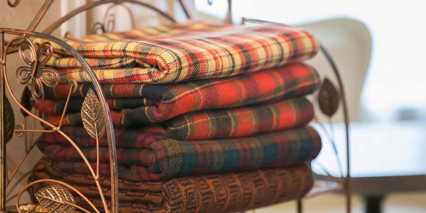 Find the Best Outdoor Blankets and Throws to Decorate Your Backyard Space