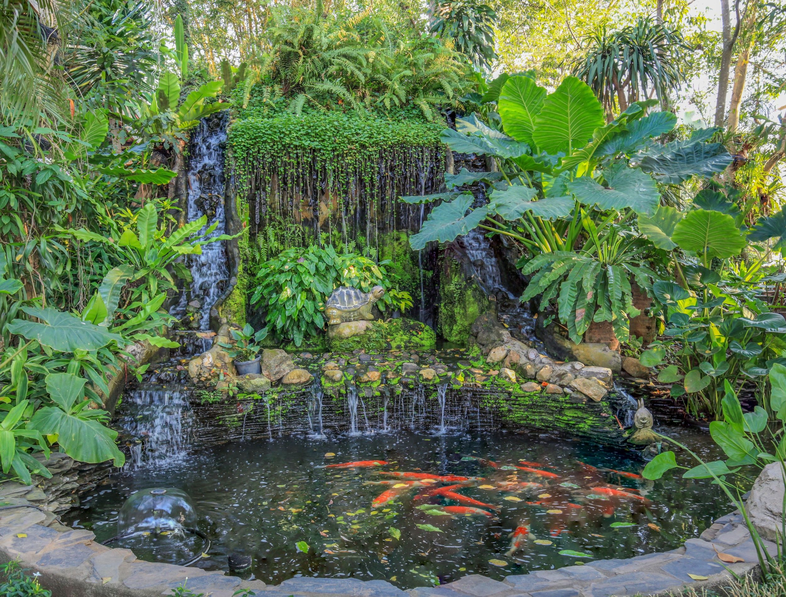 Using Water Walls to Bring Elegance to Your Landscape