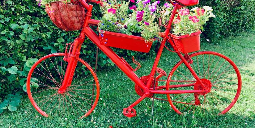 6 Ways to Reuse Old Items Outdoors