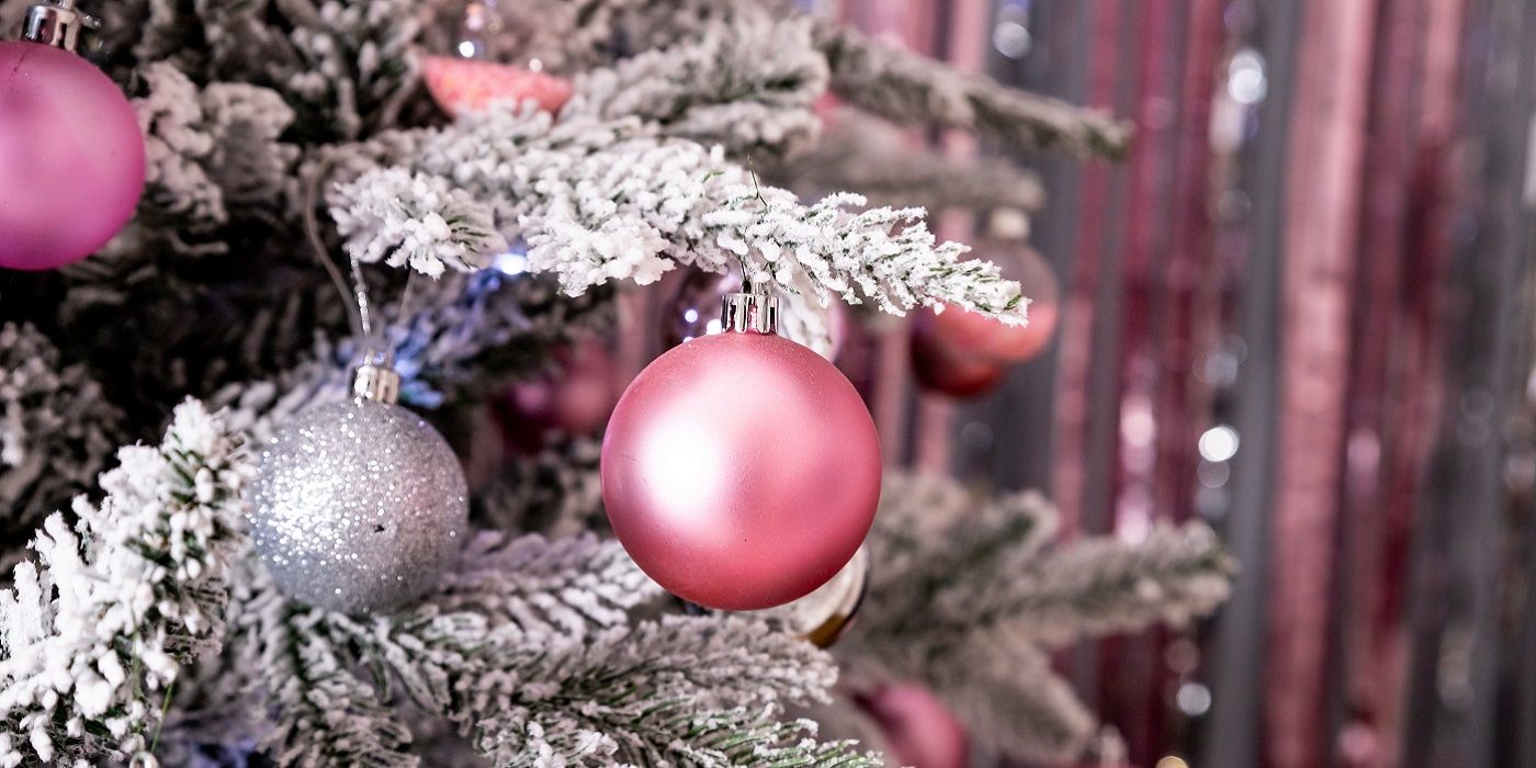 Celebrate the Season With Pink Christmas Tree Ideas