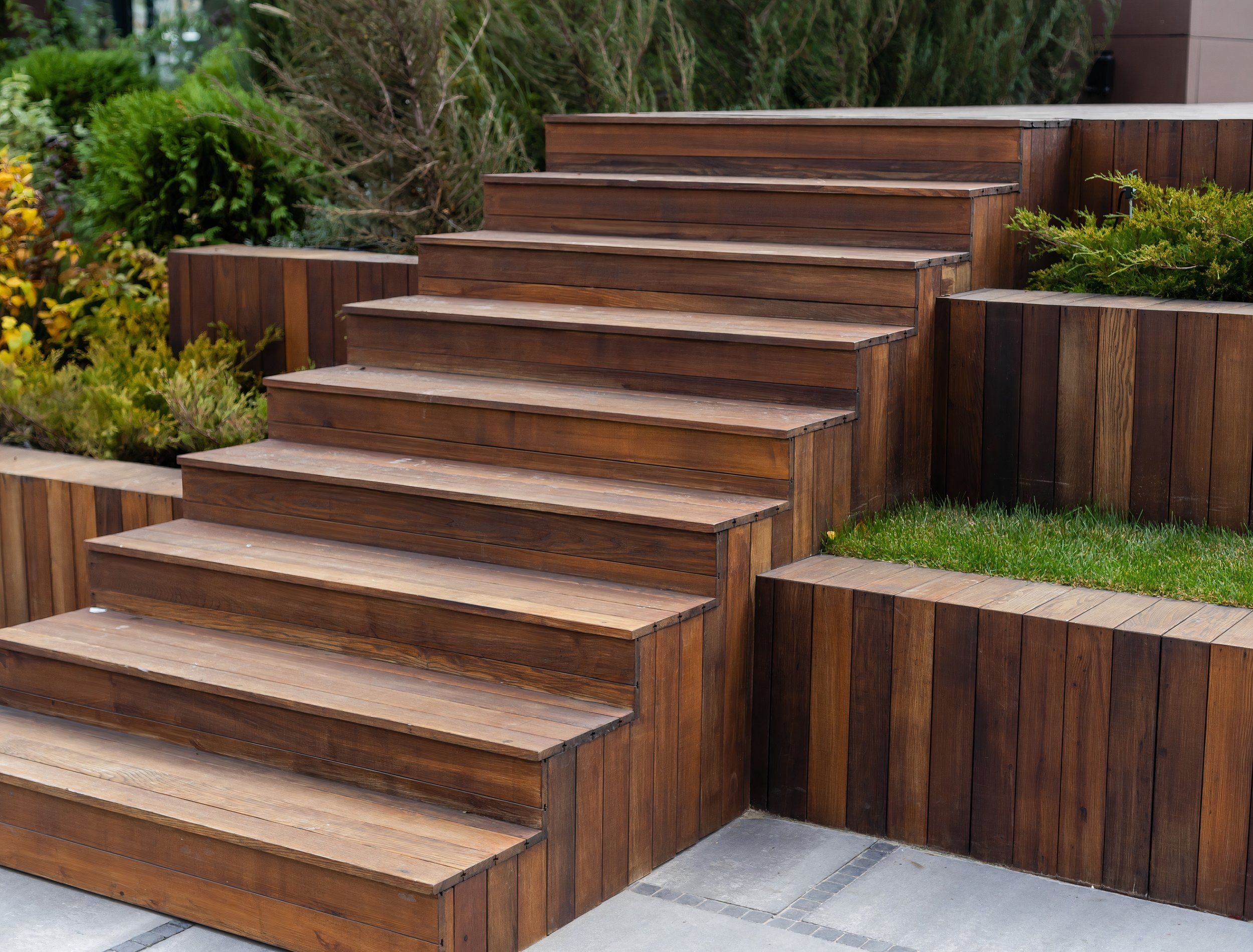 6 Smart Landscaping Ideas for Garden Stairs