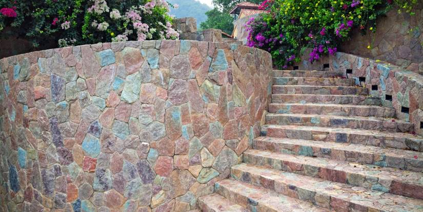 Natural Stone Retaining Wall Ideas for Stunning Backyard Design